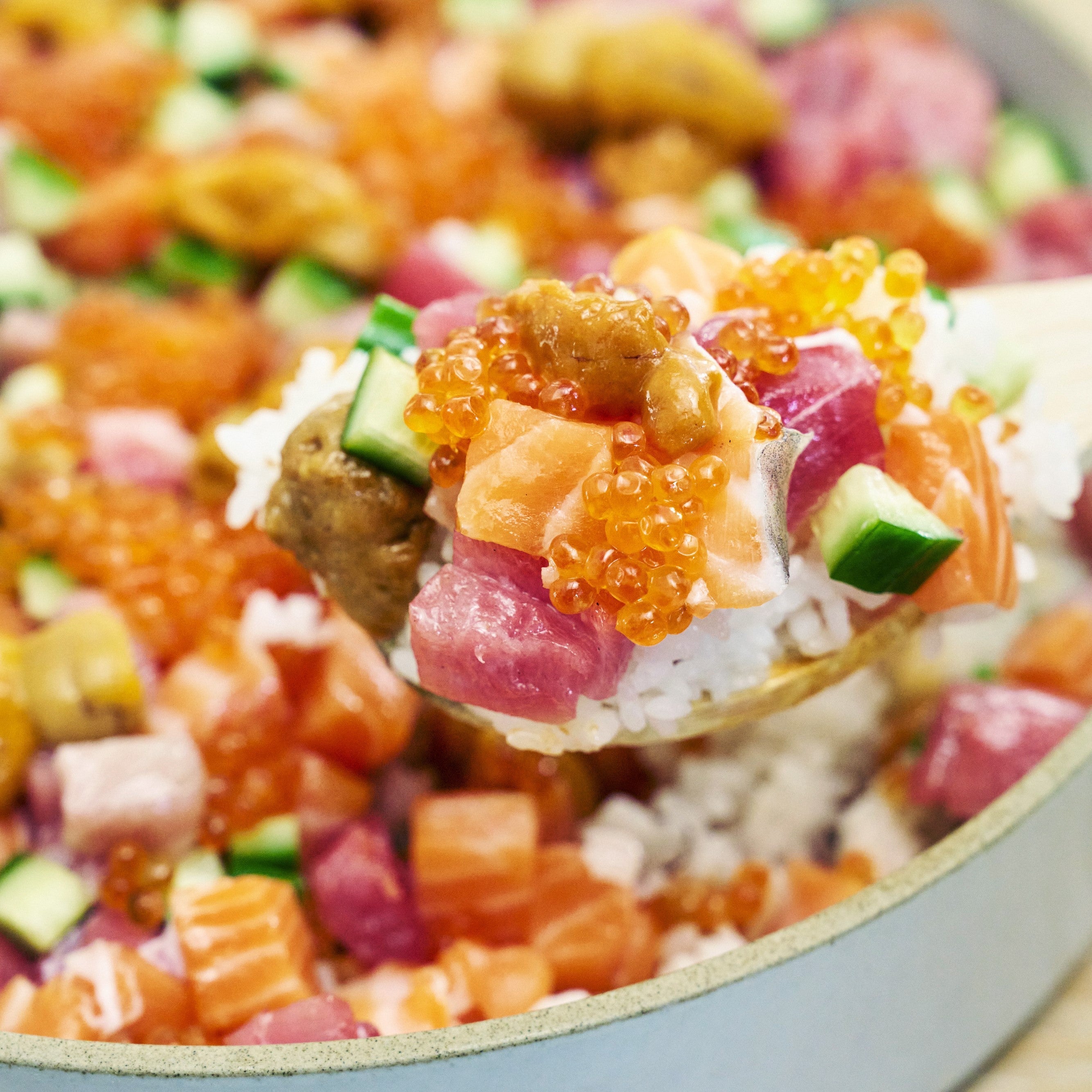 A luxurious chirashi bowl